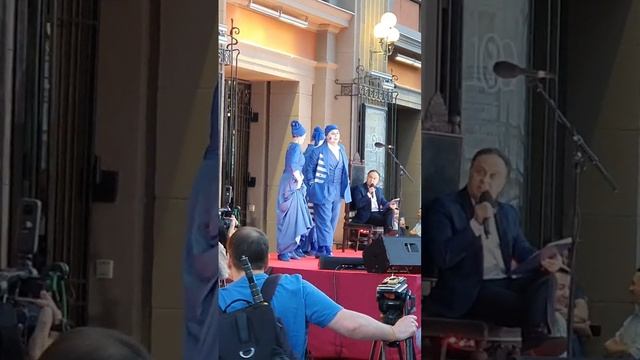 Народные артисты России Сергей Маковецкий и Олег Митяев, директор театра Кирилл Крок на закрытии теа