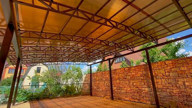 Заменили старый навес для автомобилей из профнастила на новый из поликарбоната