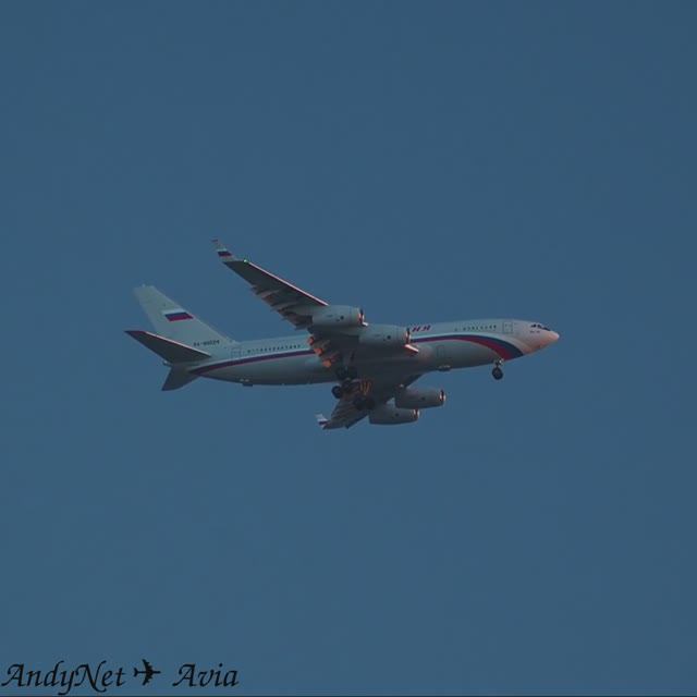 Президентский самолёт Ил-96-300ПУ СЛО «Россия» [RA-96024] заходит на посадку во Внуково 28.05.2024