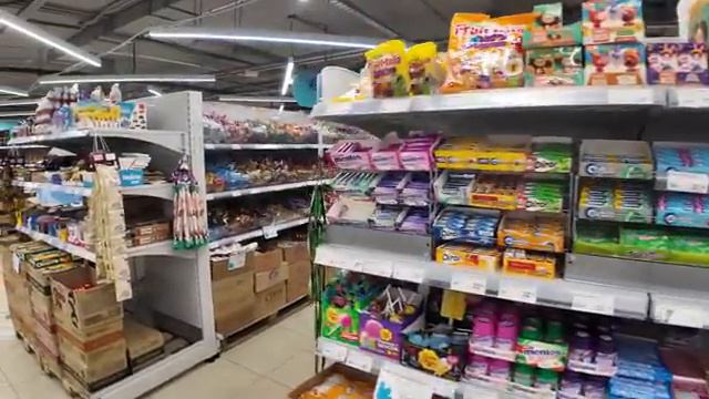 Russian (Low Income) Supermarket Tour: Would You Shop Here?
