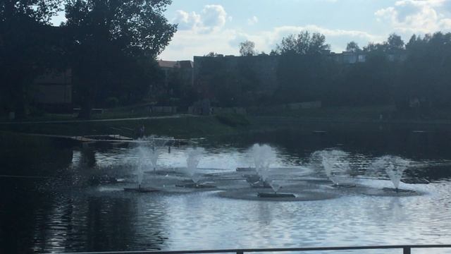 Фонтан на воде Черняховск