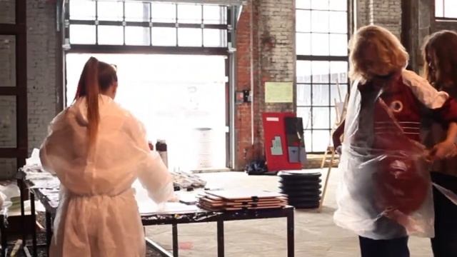 Индустриальный пленер в музее уличного искусства с использованием ручных красителей düfa