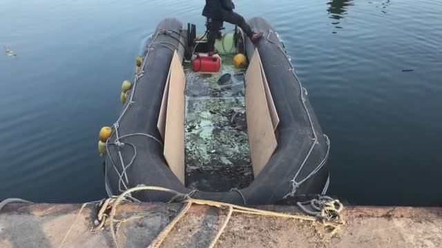 Используем лодку для вывоза металлолома| Демонтаж забора