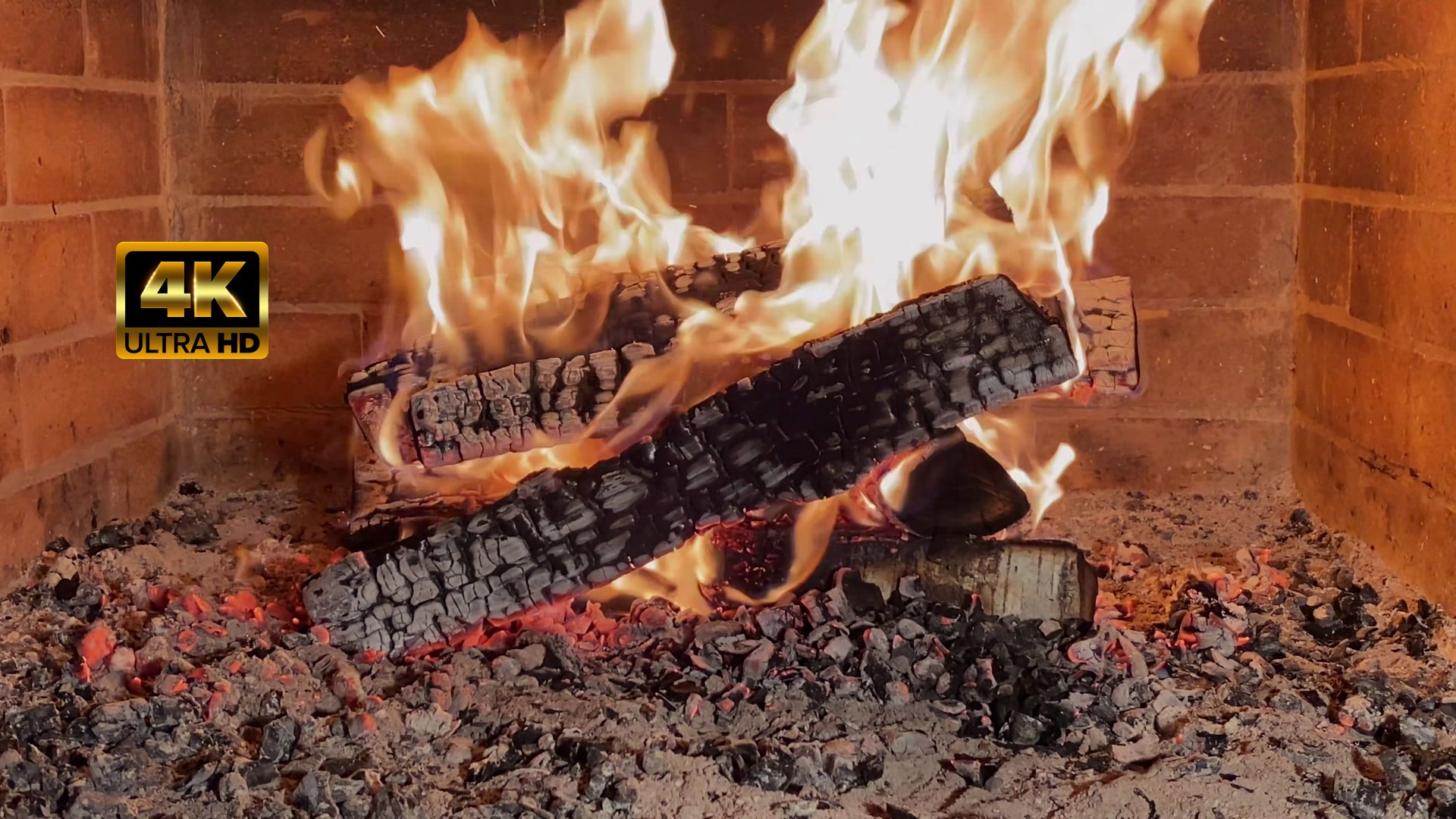 Пылающий уют: Расслабляющий видеоролик с потрескиванием костра и фортепианным саундтреком