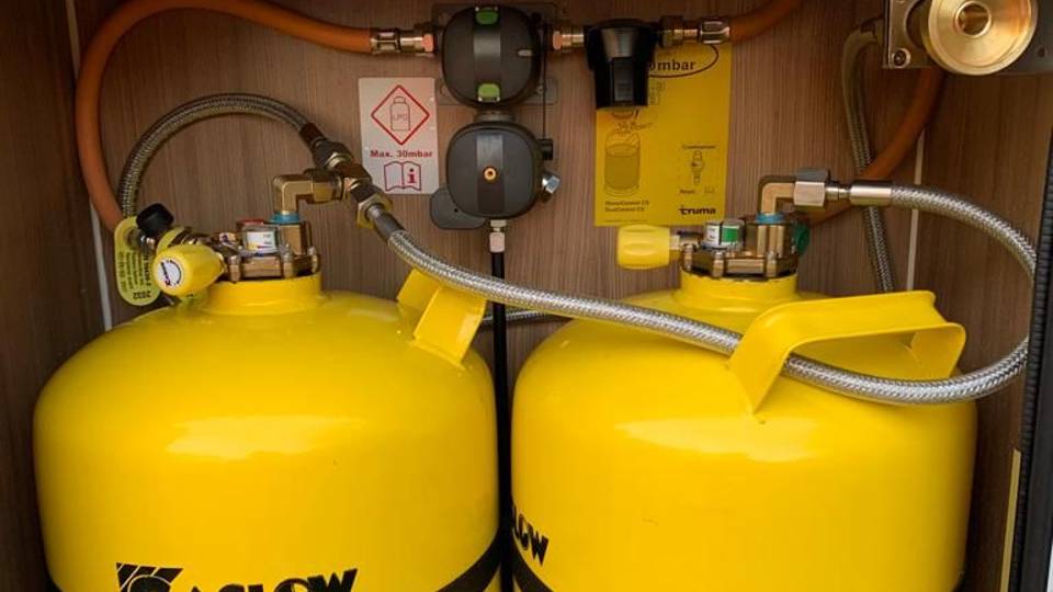 Видеообзор газовой системы и туалетной кассеты в автодоме Sun Living 2019 года