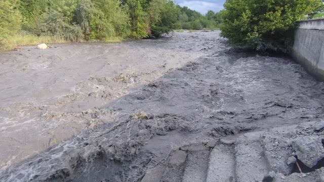 Терек во Владикавказе после продолжительных дождей