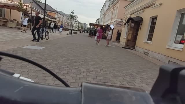 Российский велосипедист. Еду на велосипеде по Туле. Август 2023 года. Жизнь во время СВО.