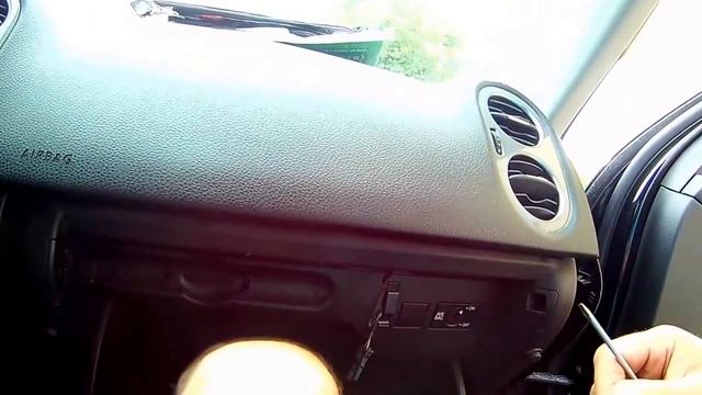 Снятие бардачка и установка вентилятора печки в vw Tiguan