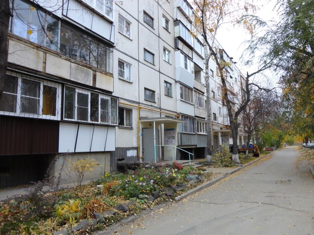 Купить 2 х комнатную квартиру в Ленинском районе Челябинска.