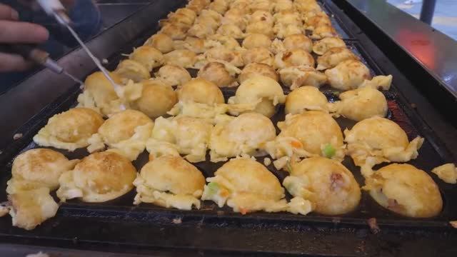 Корейская уличная еда, люди ждут в очереди!