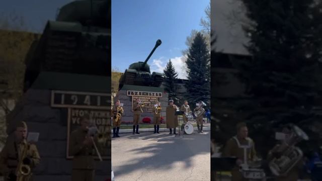 Парад тракторов на Кировском заводе в честь Дня Победы