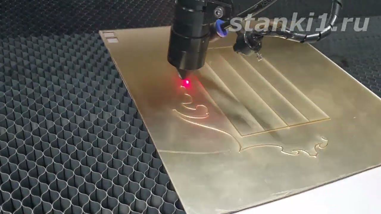 Лазерная резка двухслойного зеркального пластика на лазерно гравировальном станке LTT-Z1325H