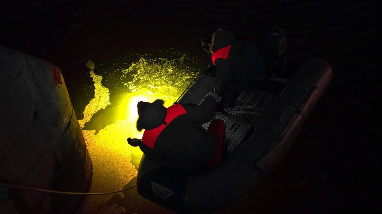 Достаём снегоход со дна водоёма 2 серия