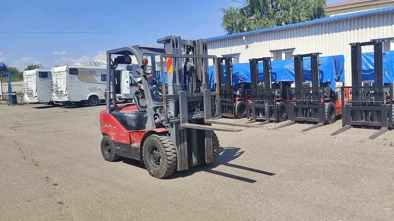 Дизельный погрузчик YTO CPCD25 грузоподъемностью 2500 кг высота подъема 4500 мм