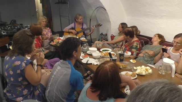 Вика ещё поёт