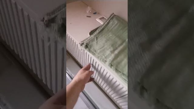 Подвесная консоль с ящиками под ТВ в спальню