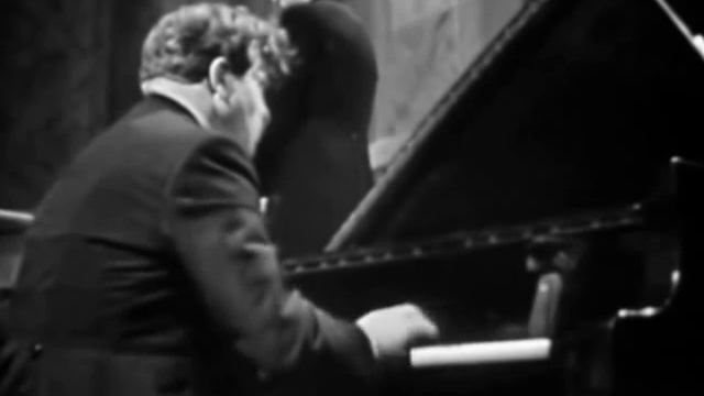 Чайковский П.И. Концерт для фортепьяно с орк. № 1
солист:  Эмиль Гилельс  1959