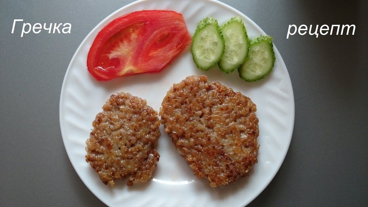 Оладьи из гречки с луком и чесноком.