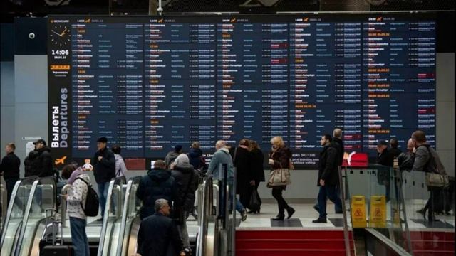 Убегают артисты и певцы.. из России.....