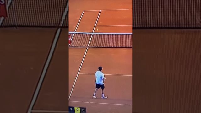 Перехват ручки ракетки пока это редкость.