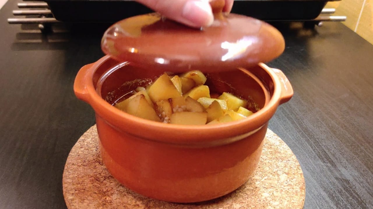 Жаркое в горшочках со свининой и тыквой