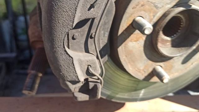 Форд фьюжн. Замена сальника на приводе.