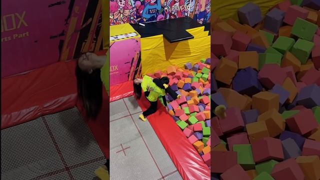 ПРЫЖКИ НА БАТУТЕ | Trampoline Jumping  | Смешные видео | Funny Videos #14 #poseitv #shorts #шортс