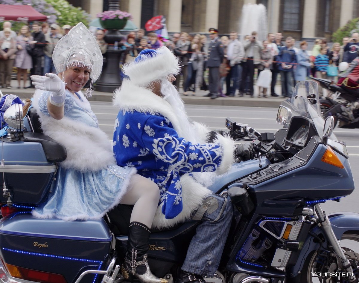 Поехали радовать детей)))