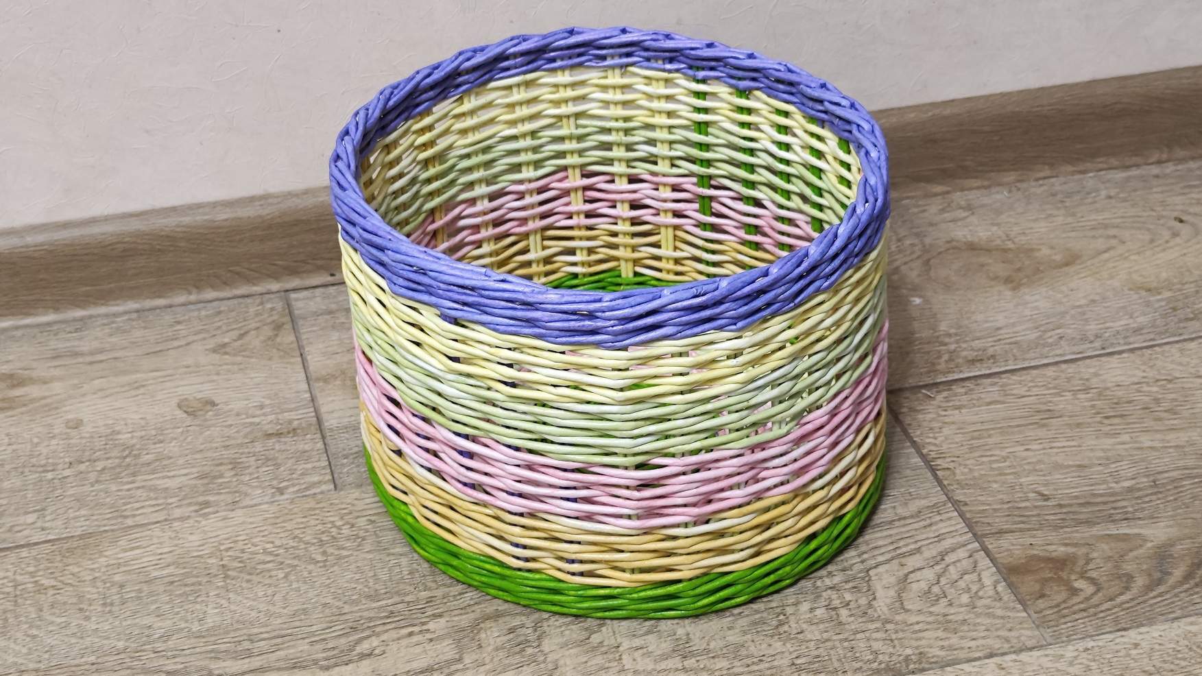 МК. Круглая цветная коробка из бумажной лозы. Часть 1. #232