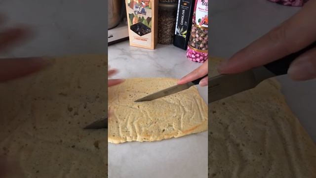 Тортик из миндальной муки с голубикой