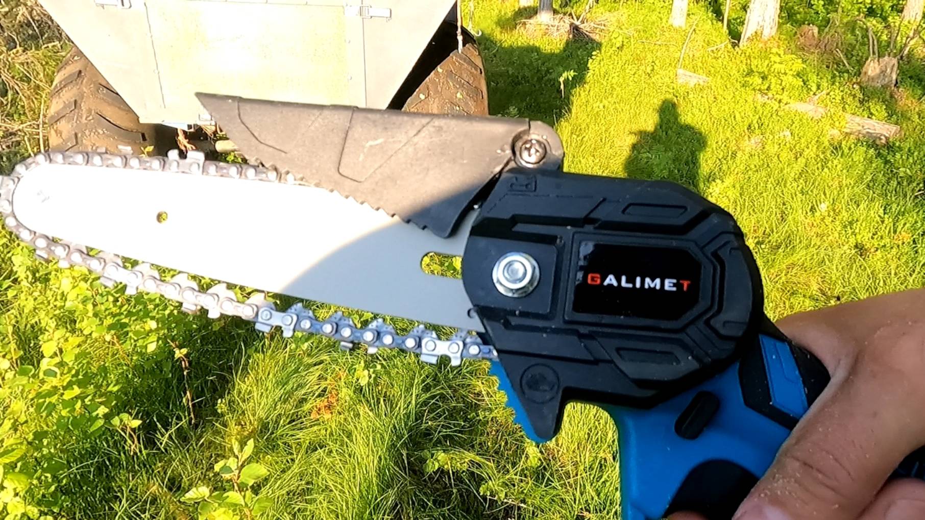 ИСПЫТАНИЕ маленькой пилы. Аккумуляторная цепная пила GALIMET (Сучкорез).