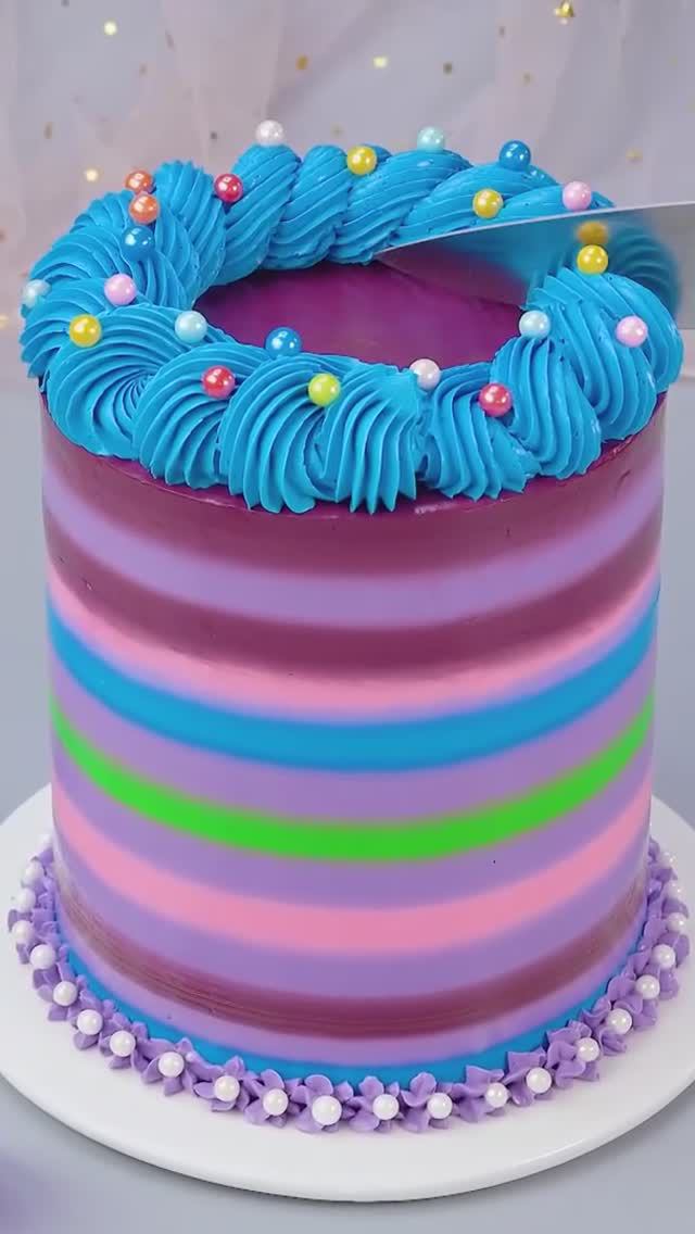 Очень красивый торт на день рождения