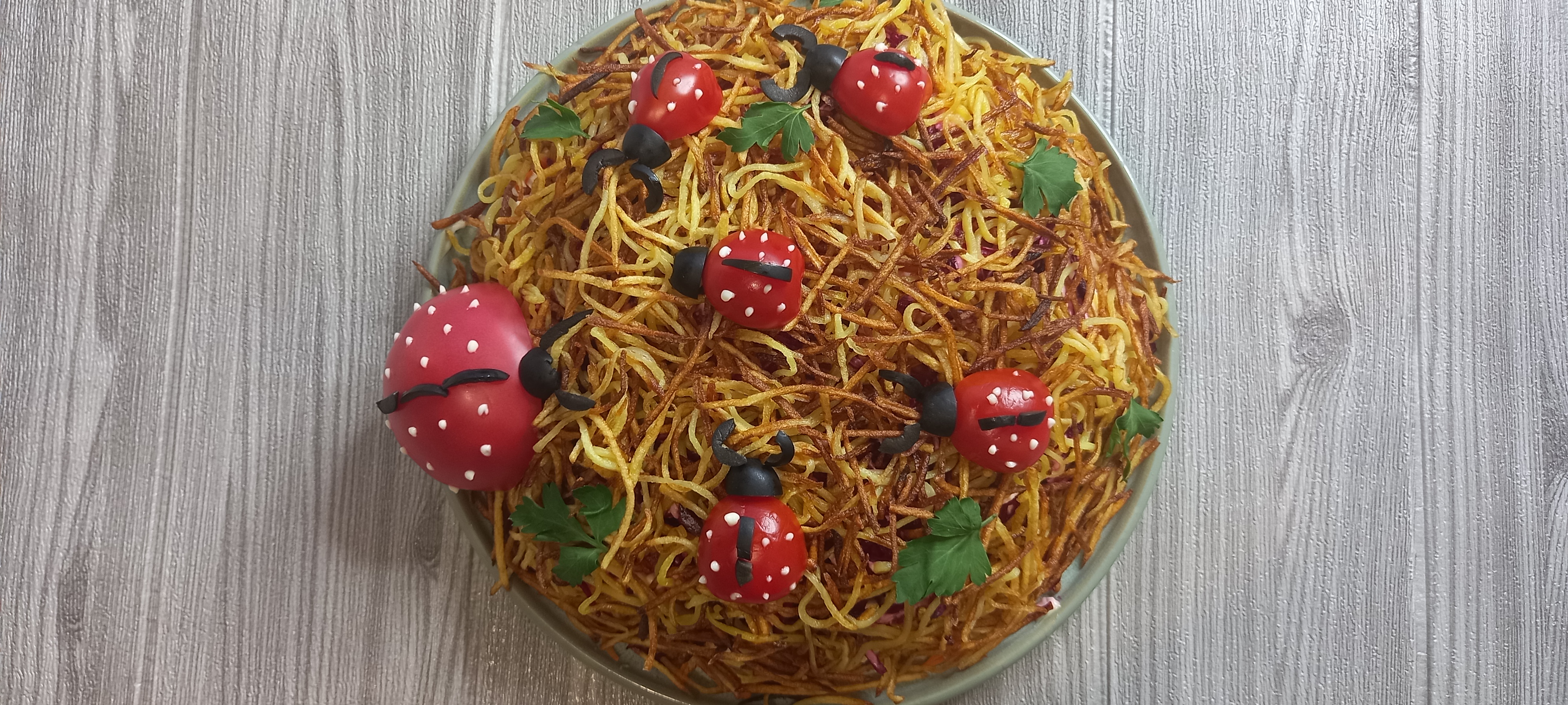 Салат Божьи коровки😋