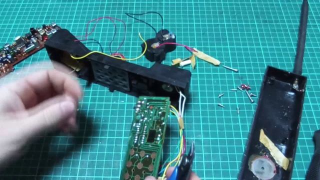 Что внутри радиотелефона из 90х. Ищу цветмет и другие металлы