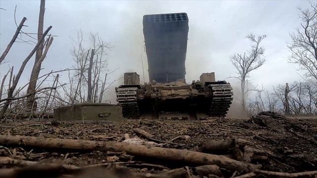 Расчеты тяжелых огнеметных систем ТОС-1 «Солнцепек» ВДВ выполняют задачи в зоне СВО