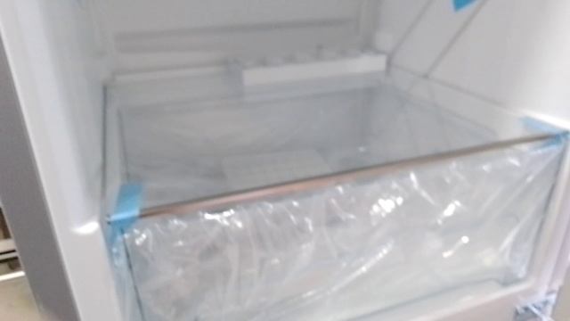 2022.10.27 Привезли новый холодильник в новую квартиру.