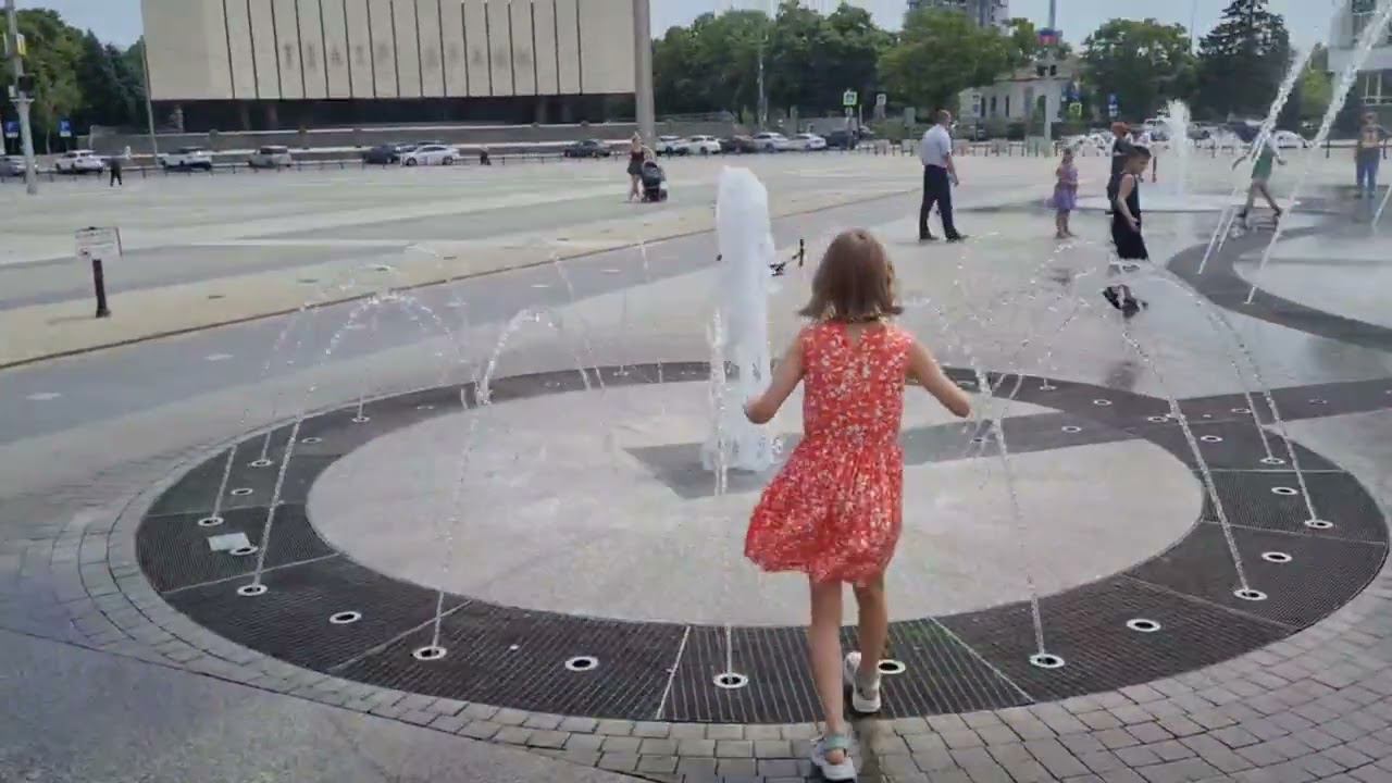 Краснодар. Общежитие  института физкультуры 30 лет спустя. И его окрестности.