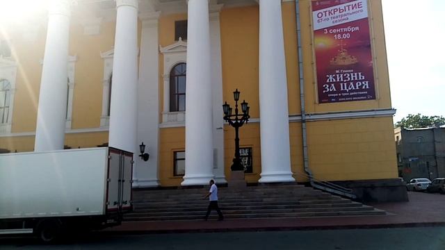 ФОНТАН, ОПЕРНЫЙ ТЕАТР ГЛИНКИ.