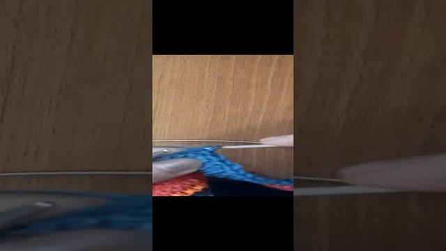 Эластичное закрытие резинки крючком.