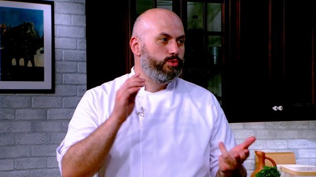 Цыпленок табака. Соус Баже. Салат Цезарь по-грузински