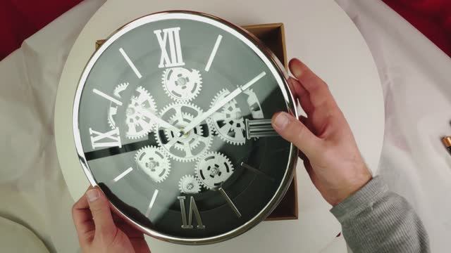 Часы с шестерёнками Miralight MC-253