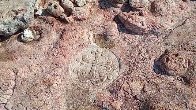 Петроглифы. Наскальные рисунки на берегу Чёрного Моря.