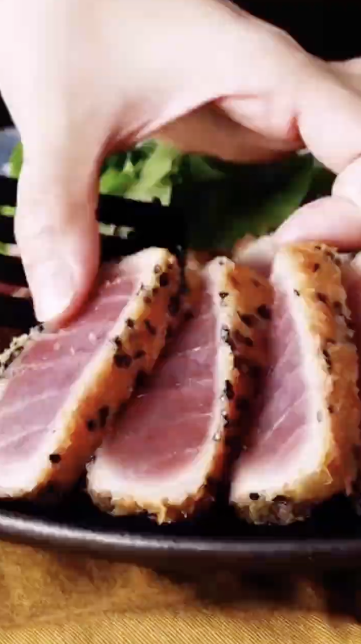 Быстро и вкусно готовим тунец в панировке⠀