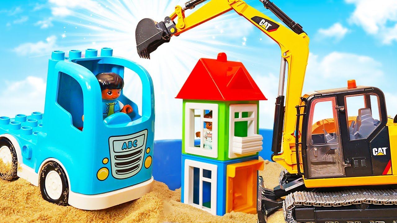 Капуки машины – Гусеничный экскаватор учится строить дом! Развивающие видео про машинки для малышей