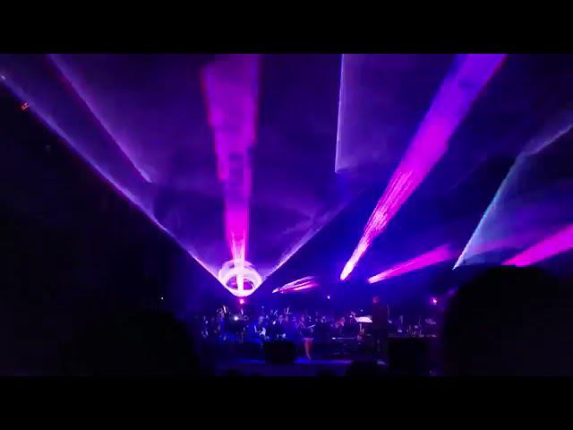 Лучевое шоу под музыку