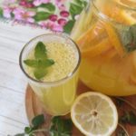 Домашний лимонад из апельсинов и лимонов с мятой.