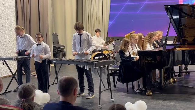 Ансамбль им.Шабашова В.П. 
Старинный гобелен