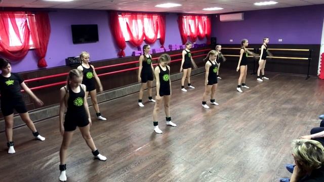 Вивчарь О.В., Ситников А.С. Занятие по современному танцу в детском танцевальном коллективе" (11-14