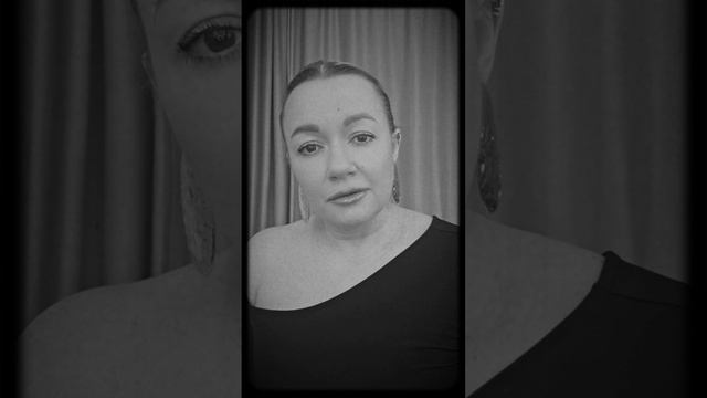 Стих Она сидела сжавшись на полу