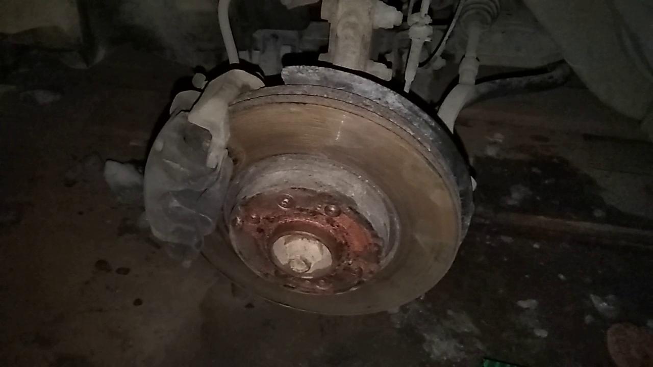 Замена передник тормозных колодок (Logan/Sandero)